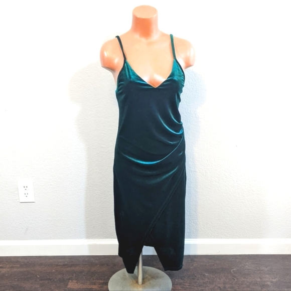 The Vanity Room | Dresses | The Vanity Room Emerald Green Velvet ...